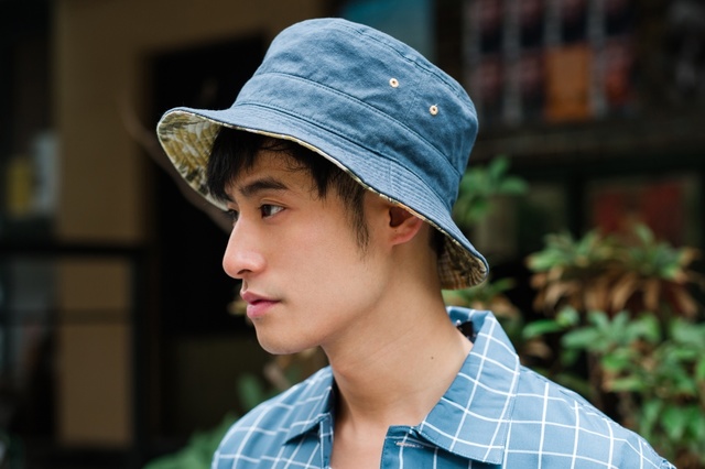 台北現在流行腳踏車型男！穿著Vans Surf 滑行於城市。 | Dappei