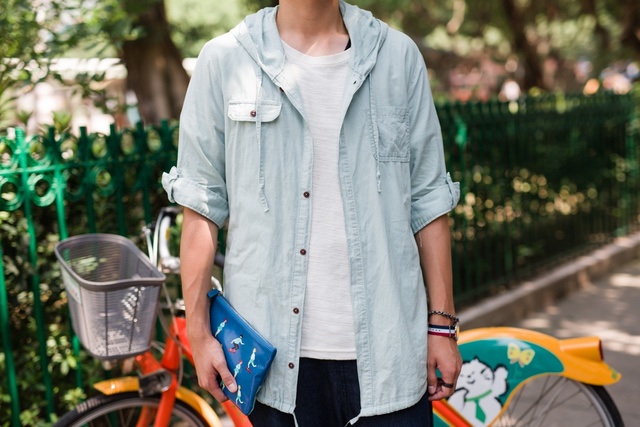 穿搭達人騎 uBike 也能如此時髦！穿著 Vans Surf 漫遊整座城市 | Dappei