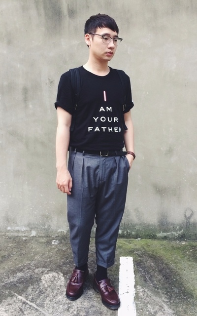 穿搭主題：後背包X直條西褲X字母T by Timer | Dappei