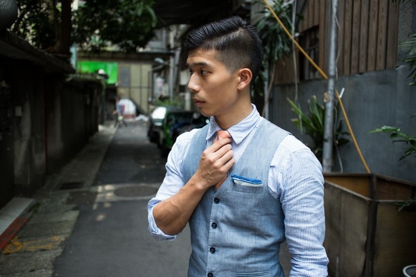 穿搭主題：條紋、亞麻、泡泡紗：短褲夏日紳士穿搭 by Gino Hsieh | Dappei